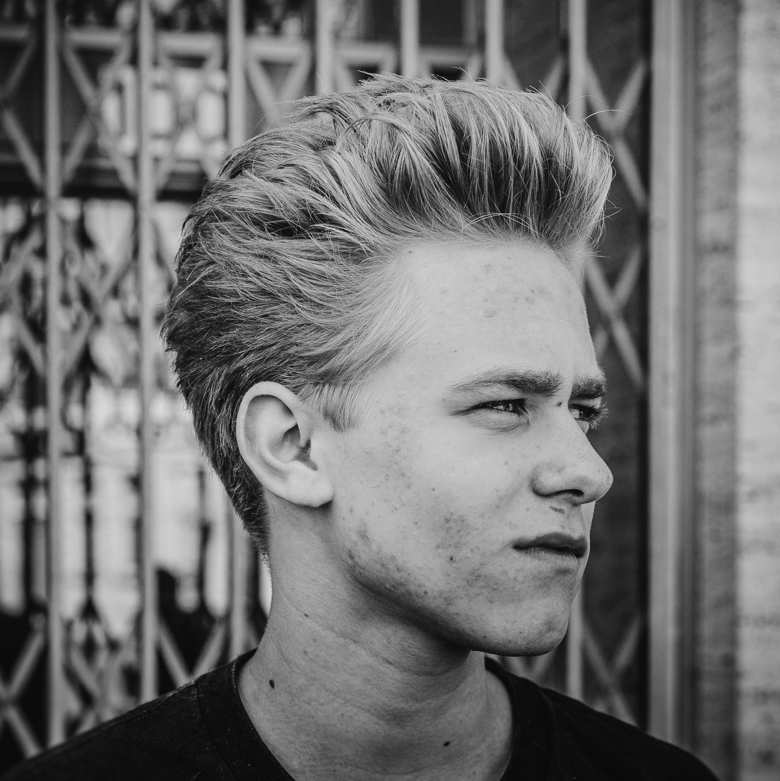 Texture Powder vs. Texture Spray for Men’s Styling | Reuzel